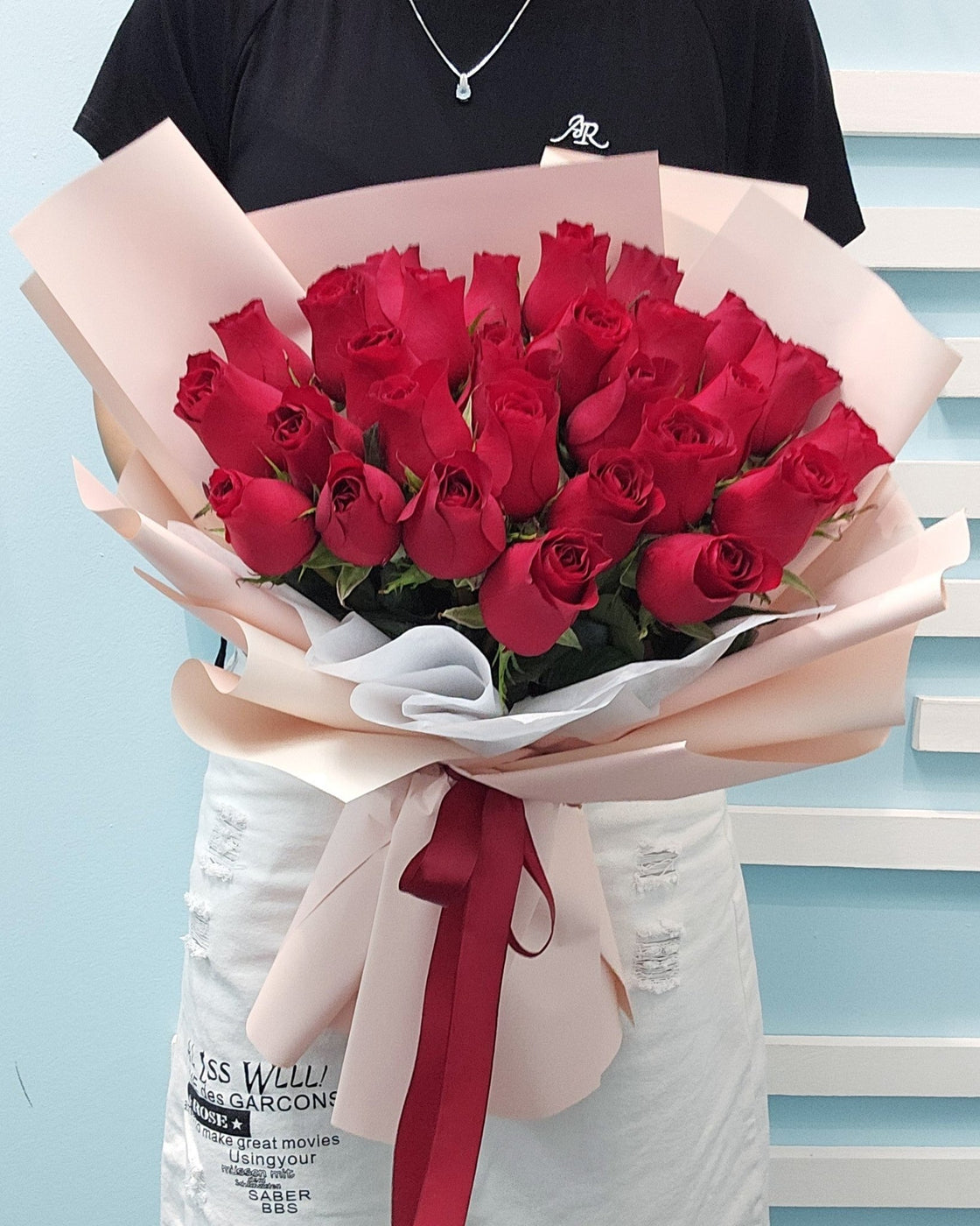 MD Rose Hug|Well Live Florist