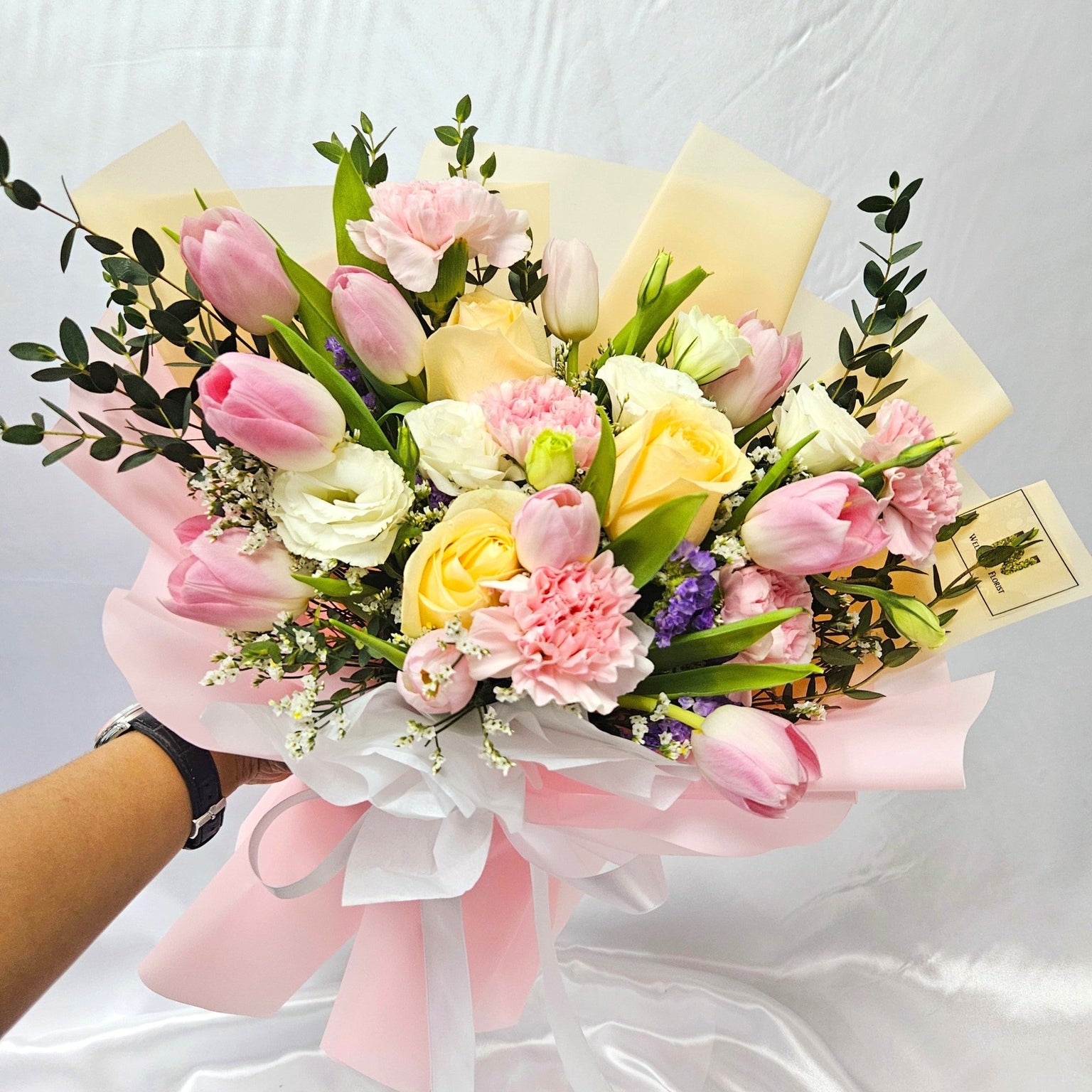 Stunning Hand Bouquets Singapore | Well Live Florist