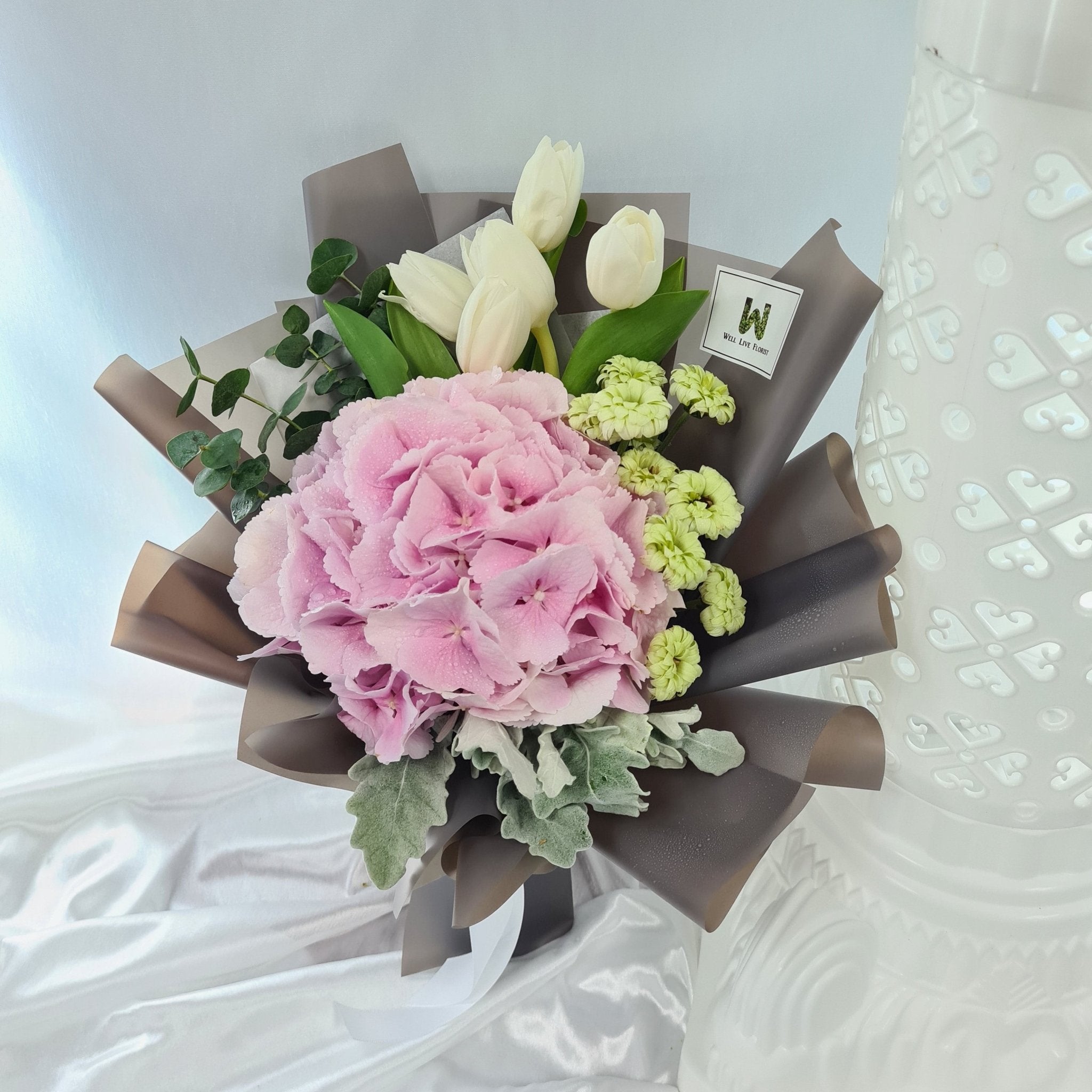 Stunning Hand Bouquets Singapore | Well Live Florist