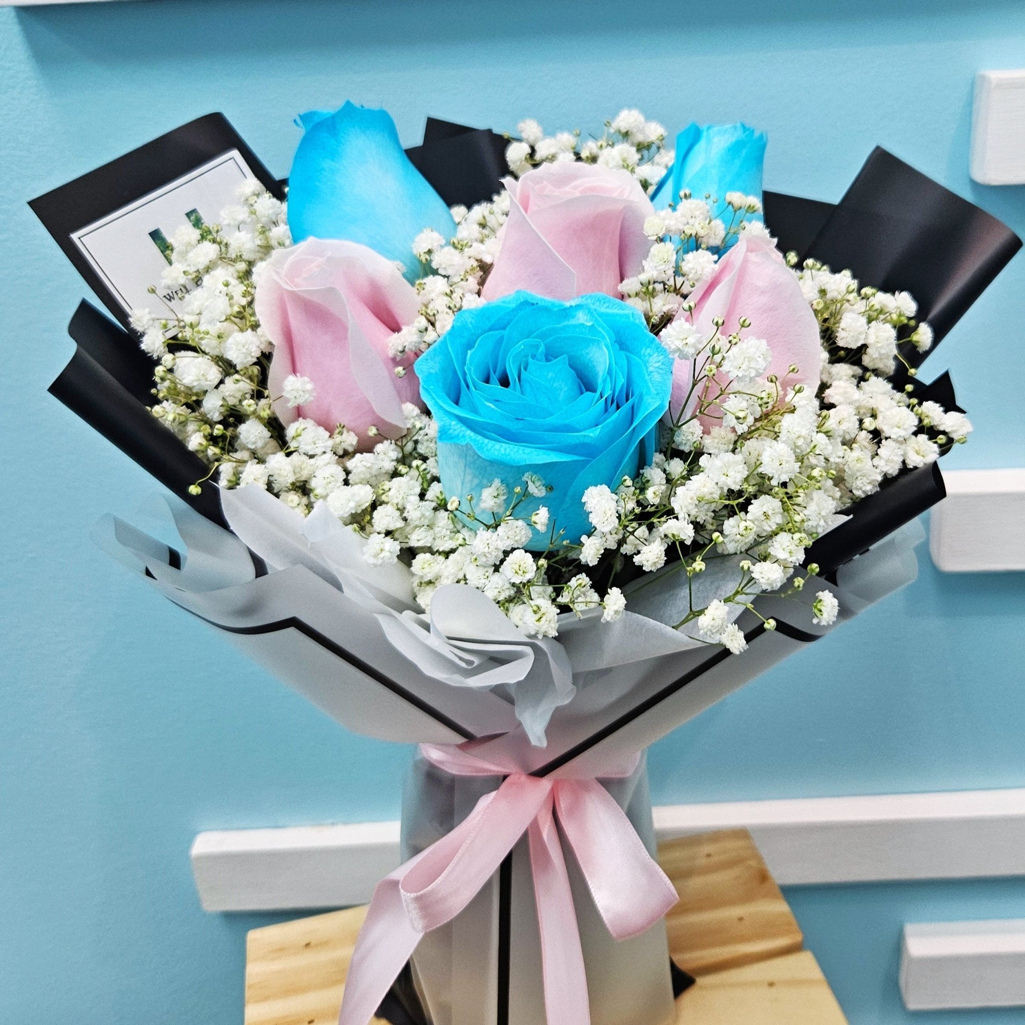 Stunning Hand Bouquets Singapore | Well Live Florist