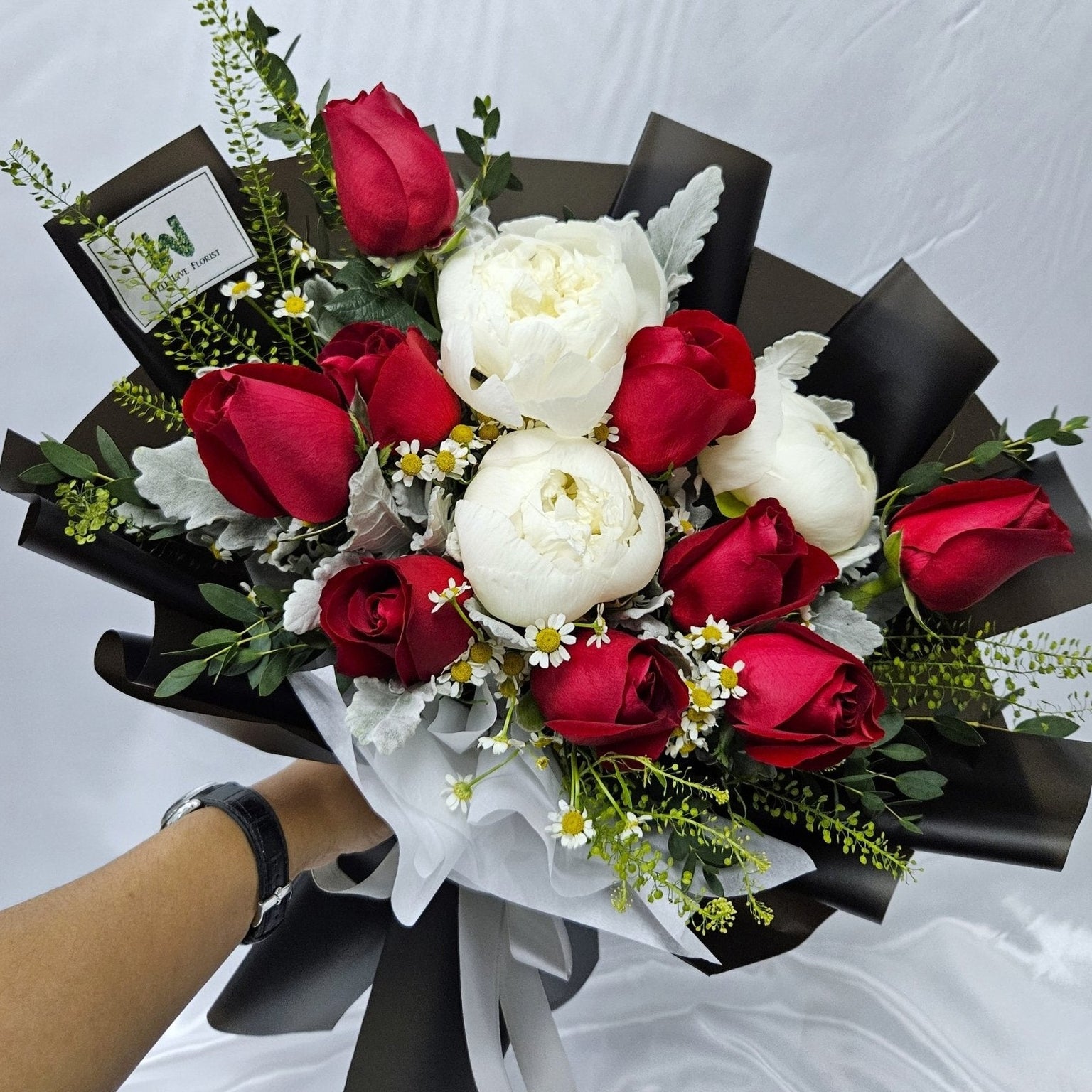 Stunning Hand Bouquets Singapore | Well Live Florist