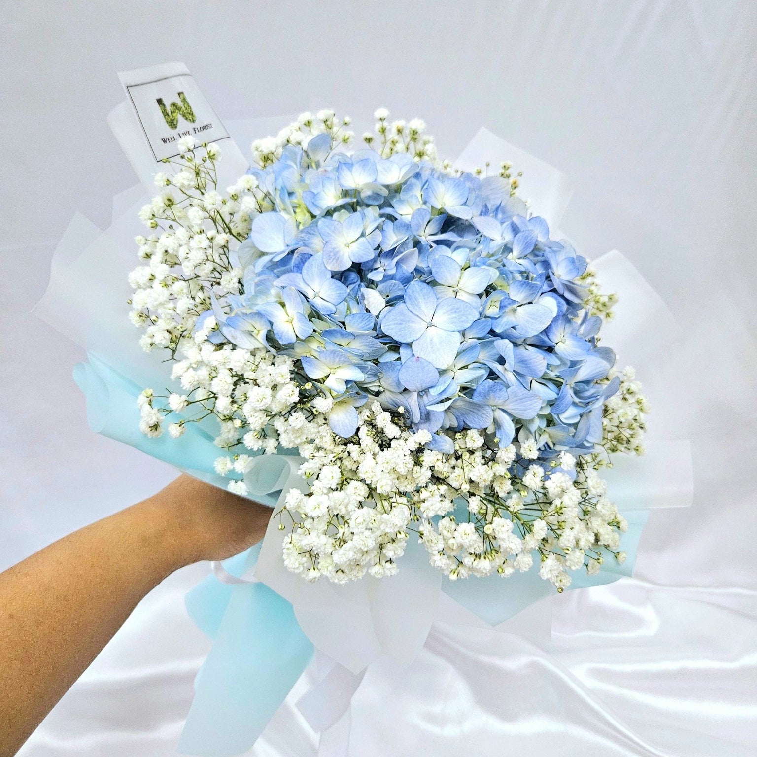 Stunning Hand Bouquets Singapore | Well Live Florist